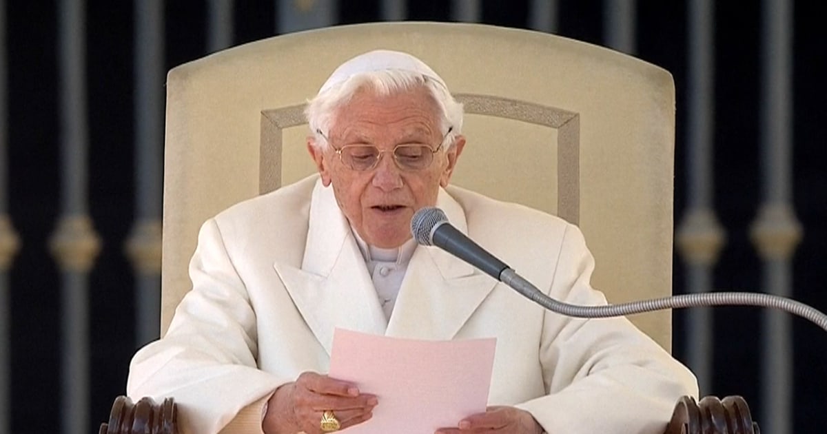 Pope gives final goodbye speech in English