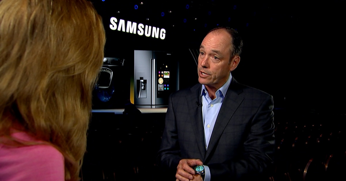 Samsung Gear Wants to Keep You Connected