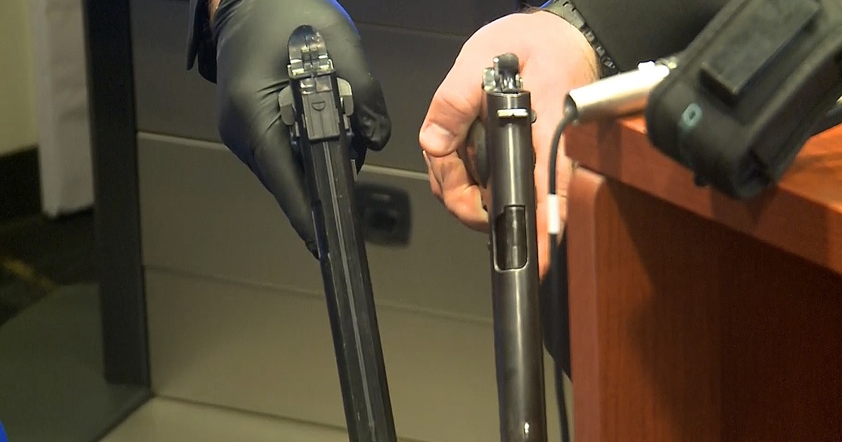 Prosecutors Show Tamir Rice's Play Gun, and Real Gun