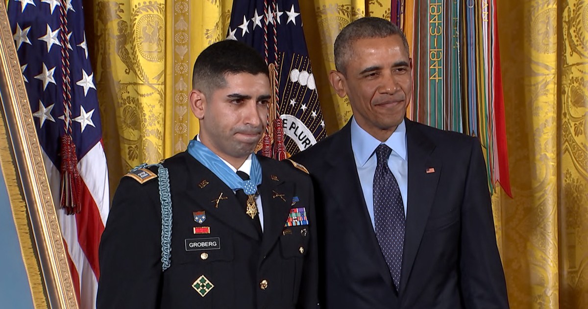 Obama awards Medal of Honor to Army captain