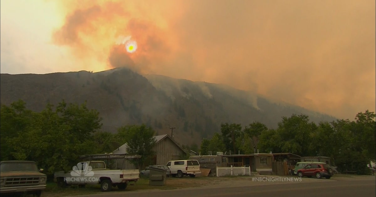 Idaho wildfire threatens thousands of homes