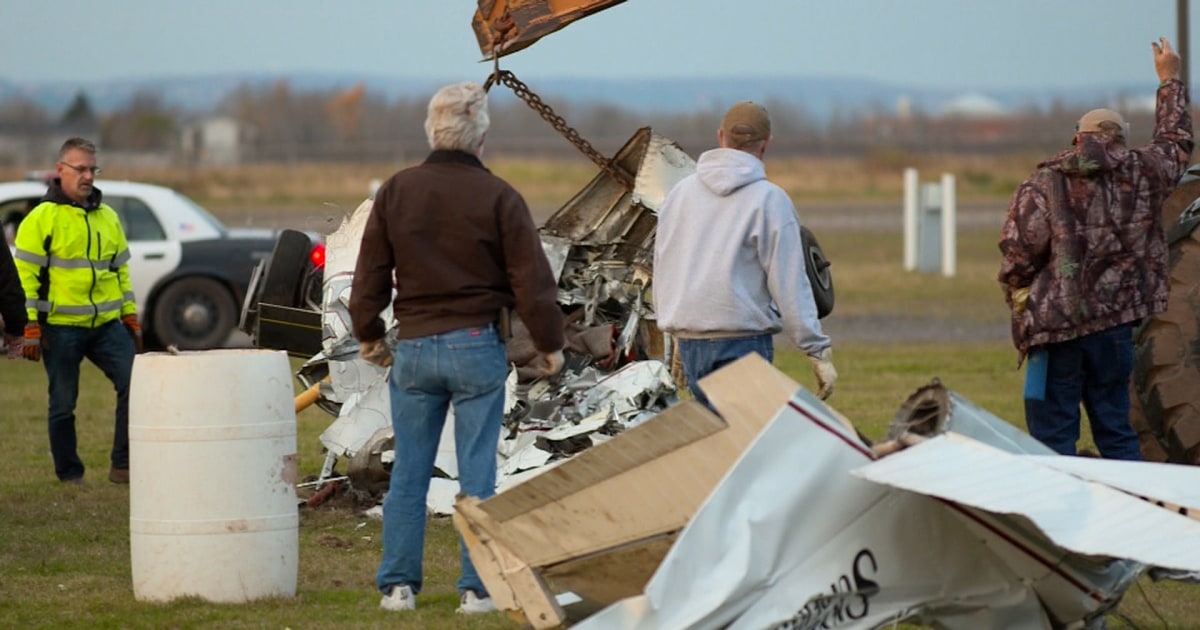 Planes collide during flying formation