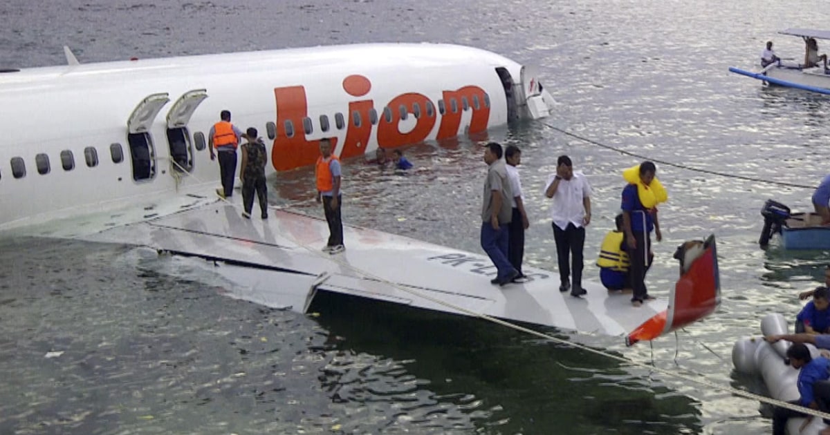 Passengers survive Bali plane crash