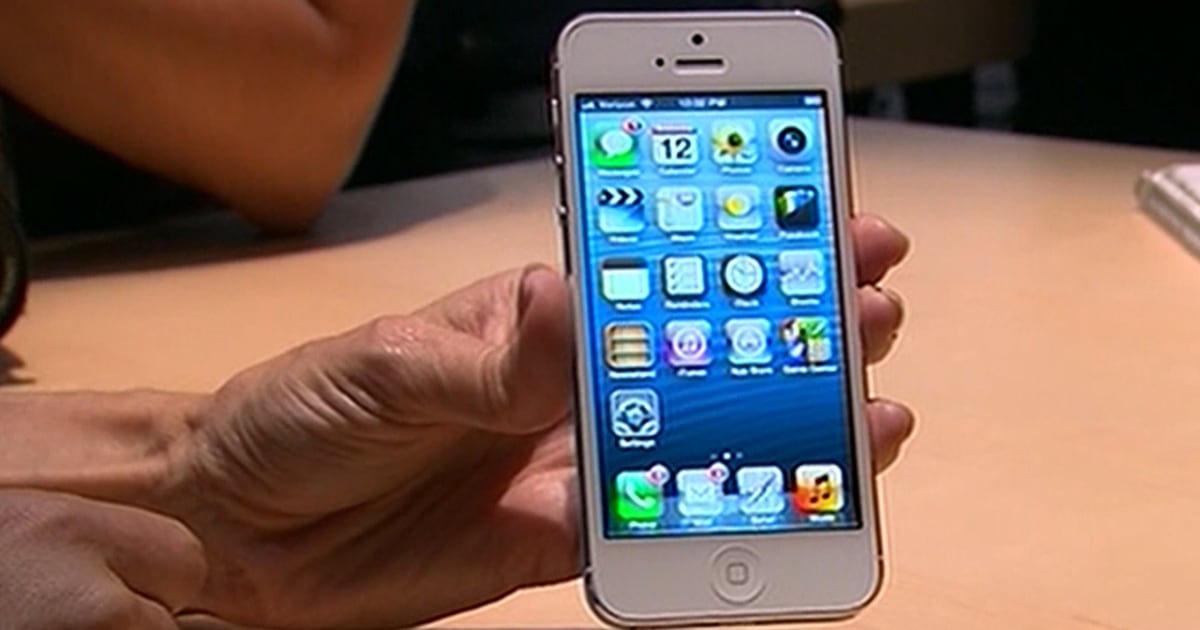 iPhone 5 debuts with new charging port
