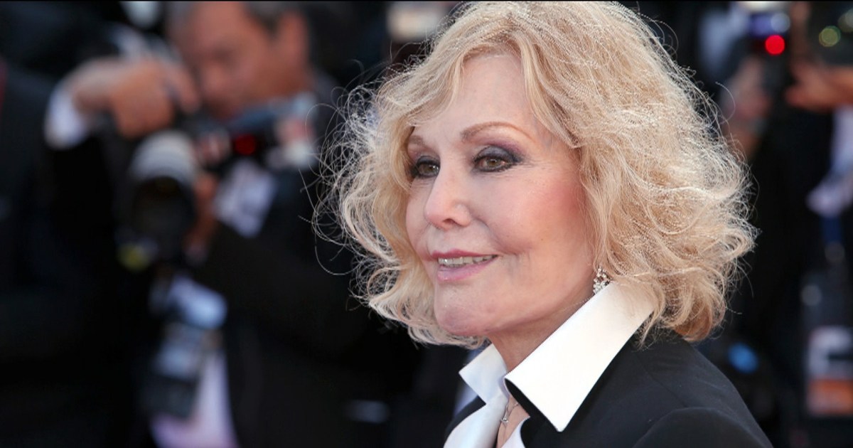 Novak Strikes Back at Those Who Criticized Her Appearance