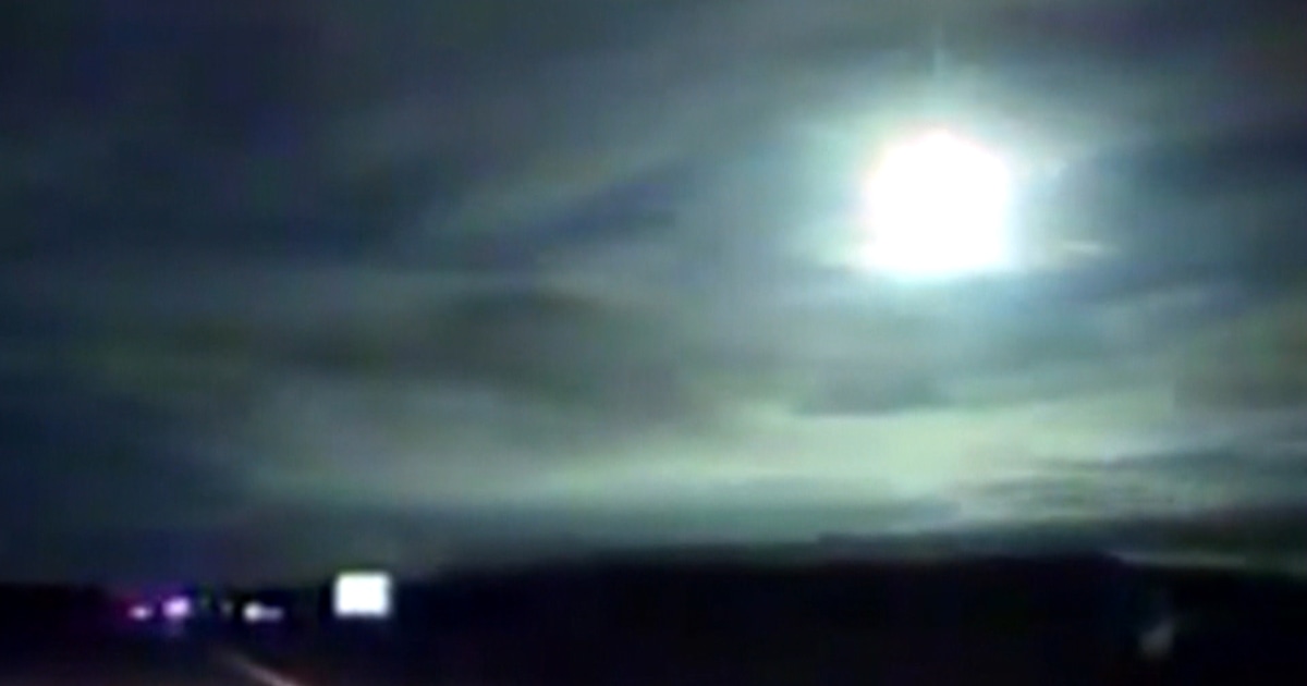 Brilliant meteor streaks across Canada sky