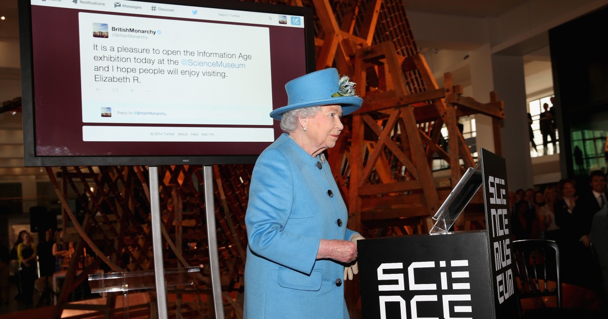 Watch Queen Elizabeth Send her First Tweet