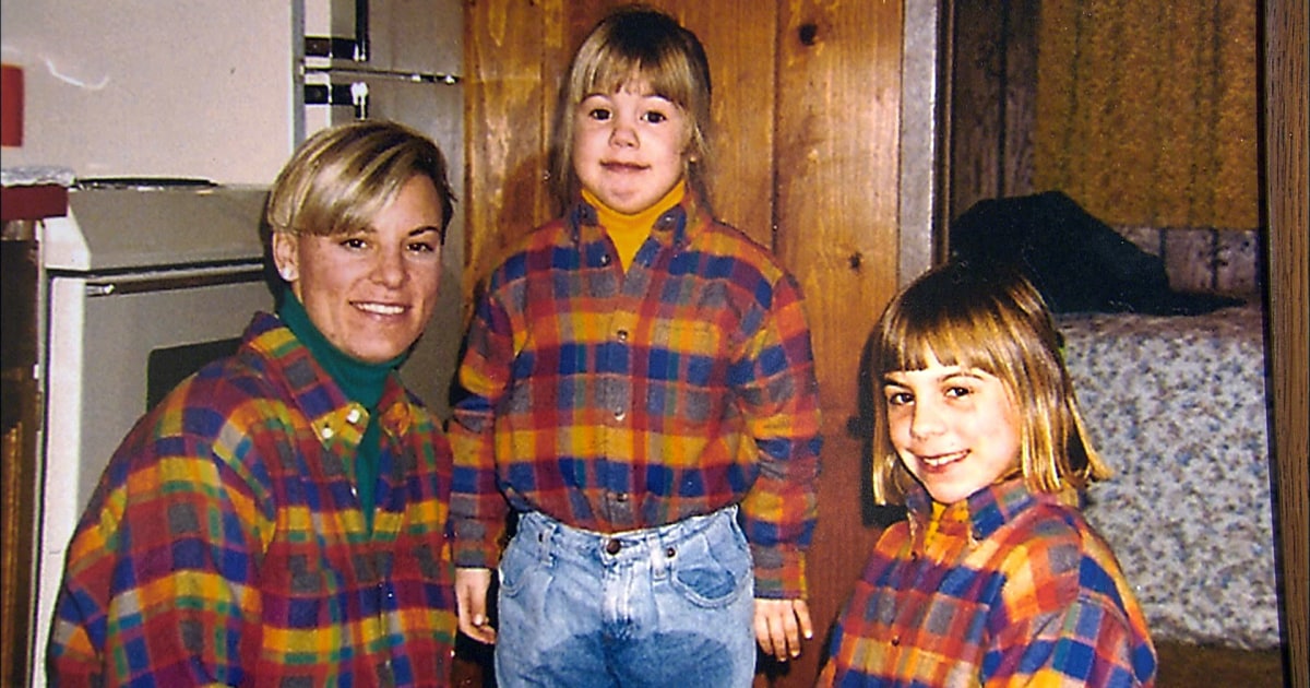 Say Cheese! Awkward Family Photo Exhibit Opens in California