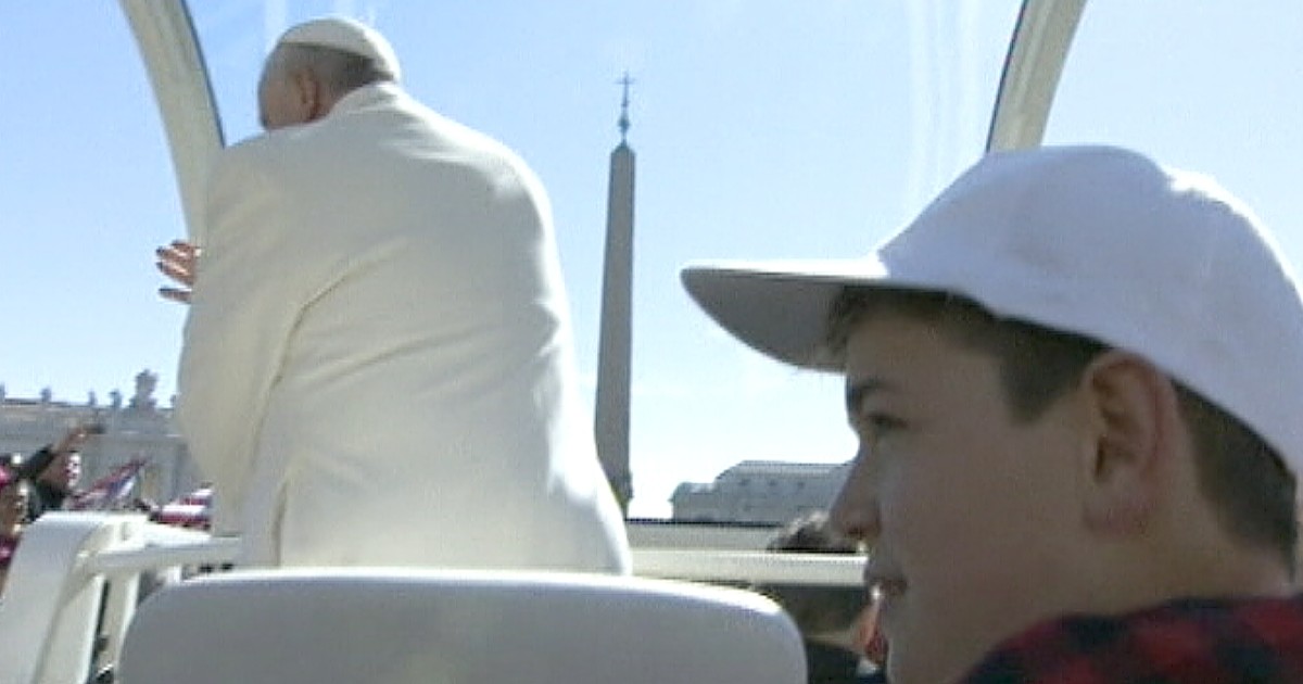 Hop In, Kids! Boys Get Rare Ride in Popemobile