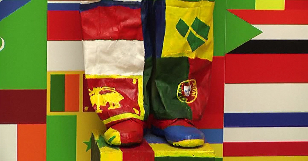 Now You See Him, Now You Don't: Human Chameleon Backs U.N. Campaign