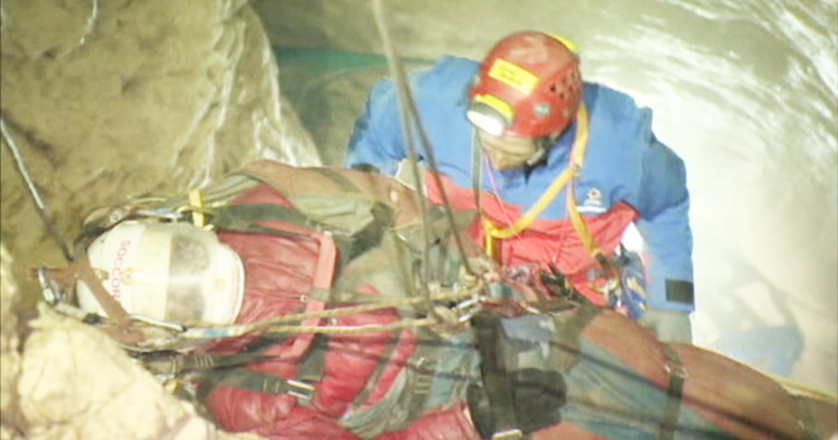 Caver Trapped For 11 Days Thanks Rescuers
