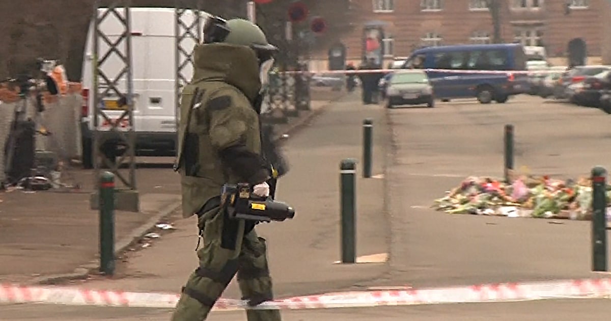 Bomb Squad Investigates Suspect Package at Copenhagen Cafe