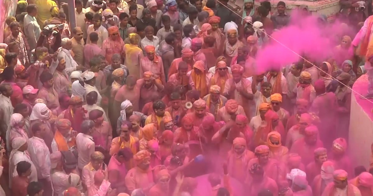 Indians Celebrate Holi Festival with Music, Colors and Fighting