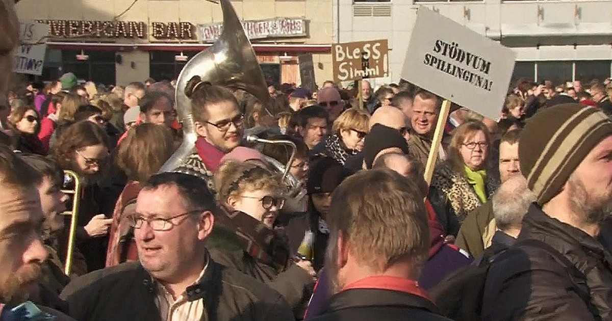 Protesters in Iceland Call for PM to Resign Over Panama Papers