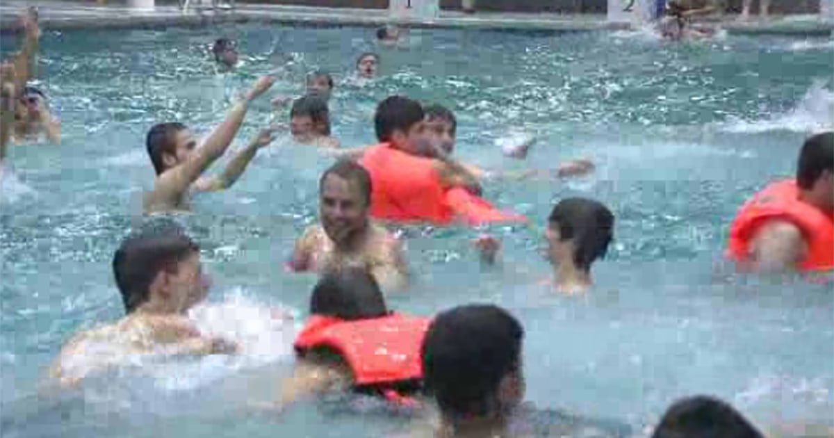 Well-heeled Afghans take to Kabul's swimming pools