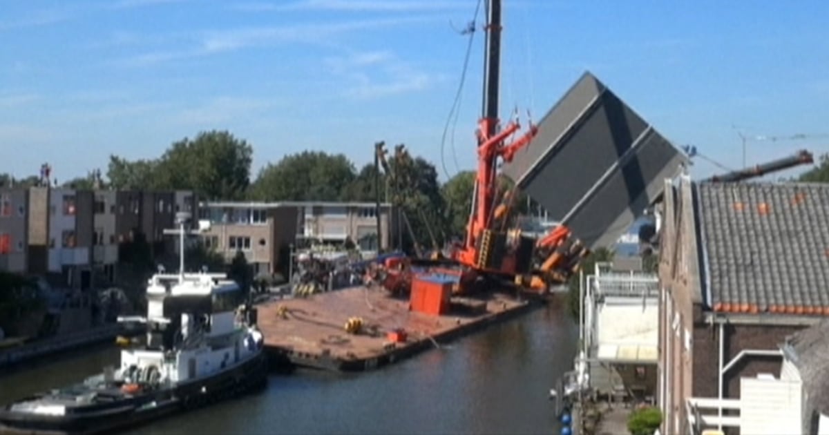 Caught on Camera: Cranes Collapse in the Netherlands, Crashing into ...