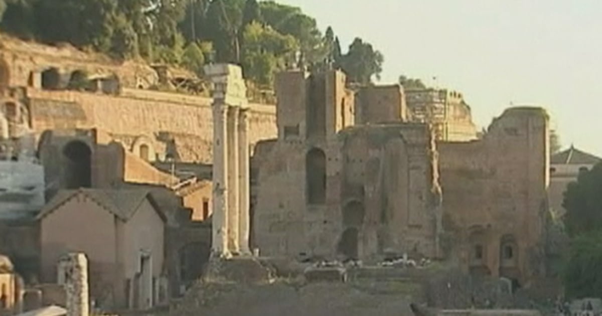 Italy’s credit rating cut