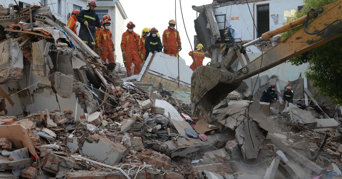 Dramatic Building Collapse Caught on Camera