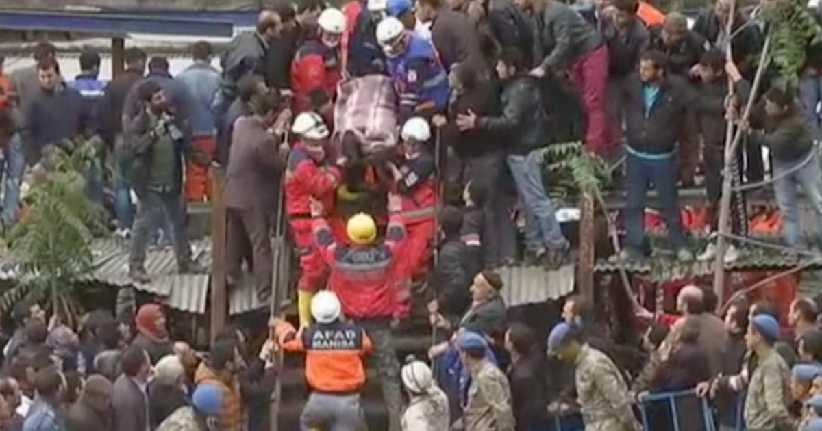 Rescuers Scramble to Pull Victims From Turkish Mine