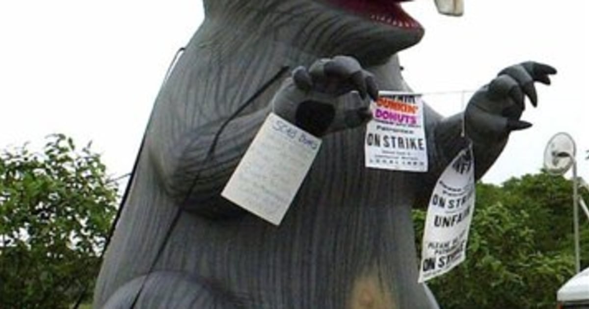 Court: Giant inflatable rat has free speech rights
