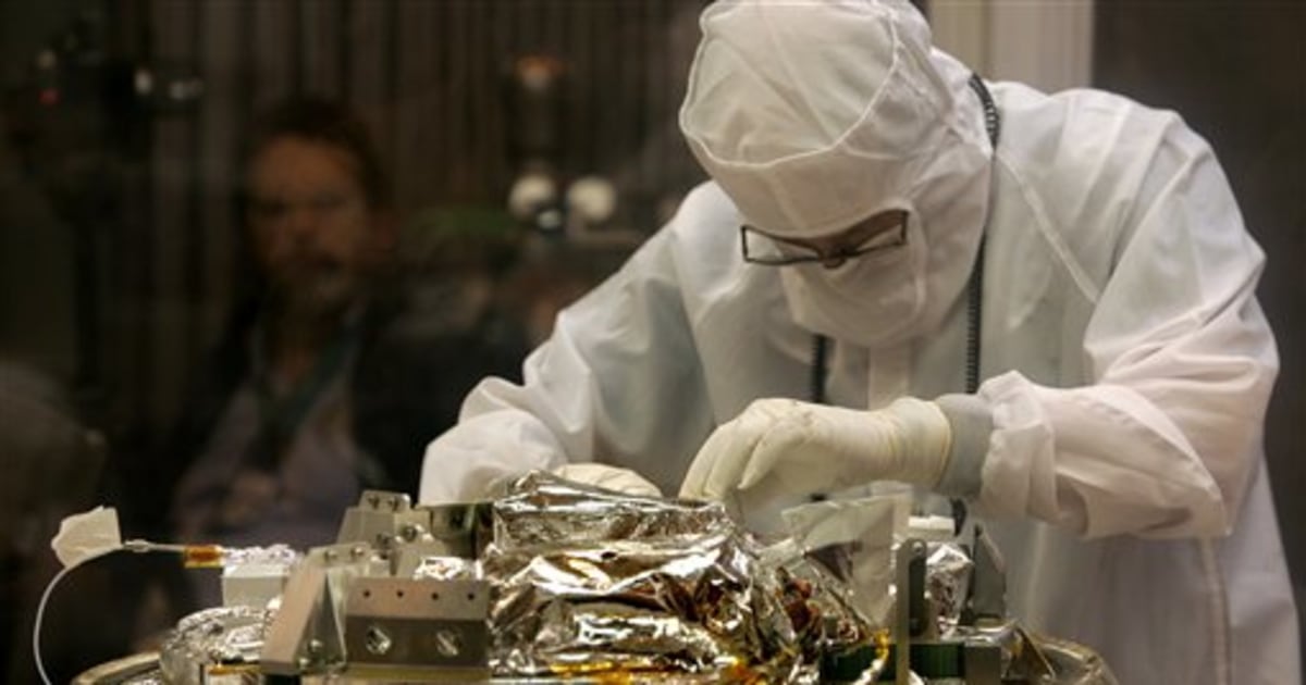 Stardust capsule goes to Smithsonian