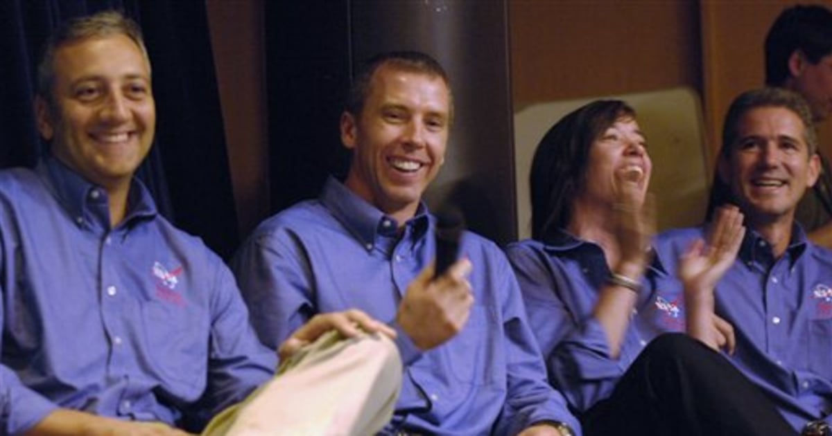 Hubble astronauts meet with astronomers