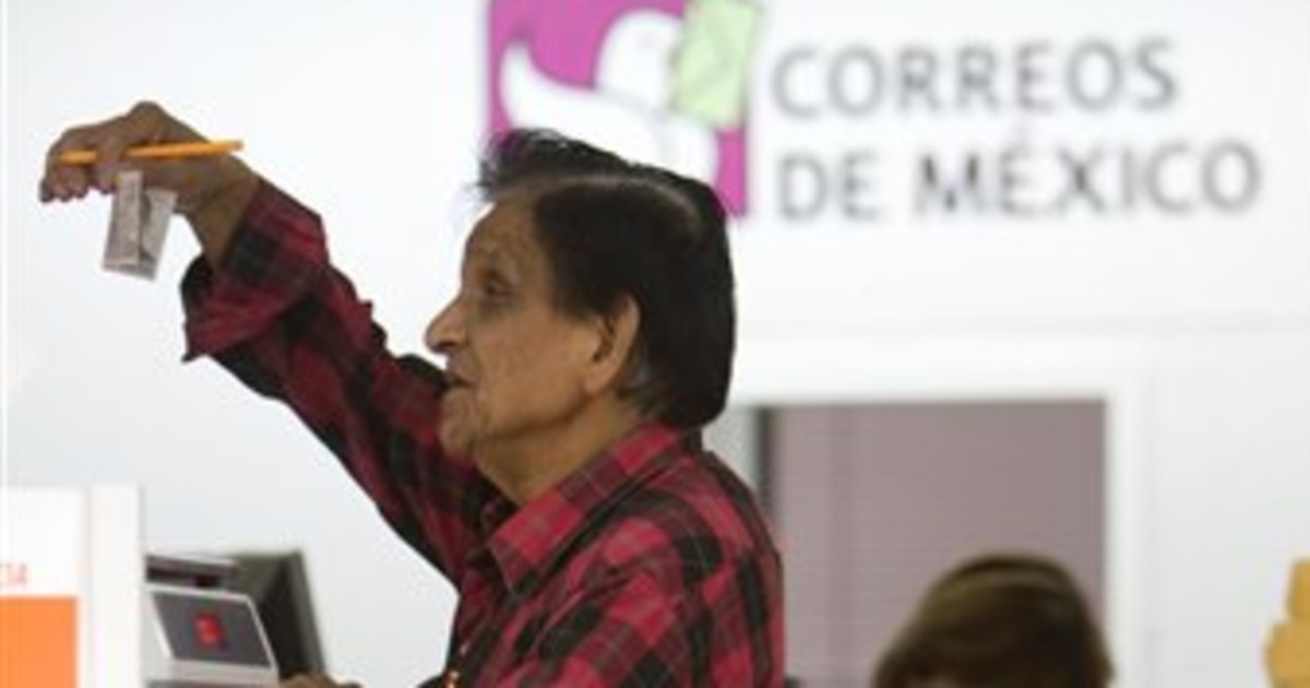 Mexico's postal service gets hot-pink makeover