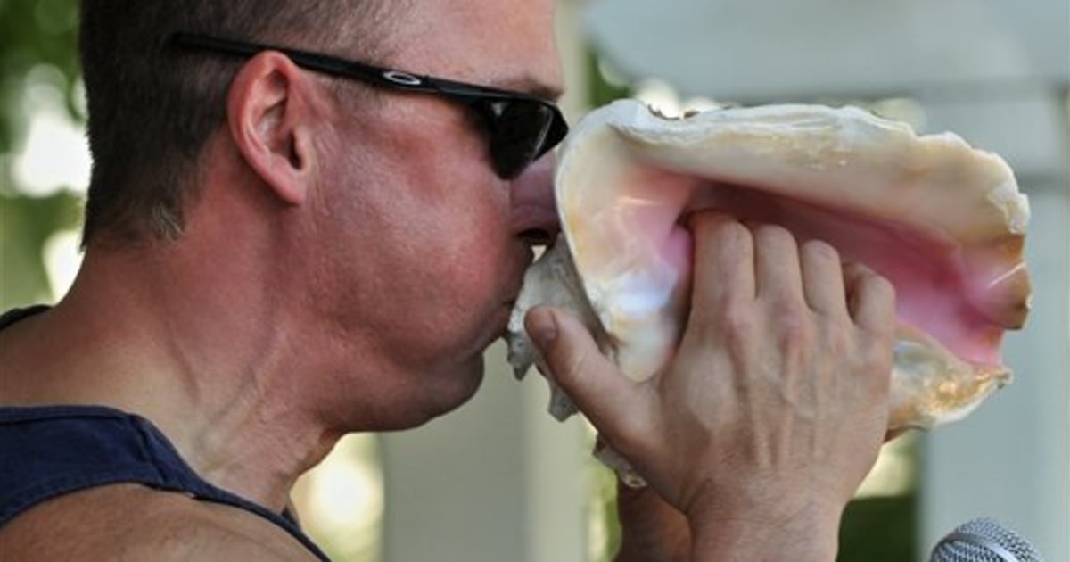 Sinatra song impresses conch-blowing judges