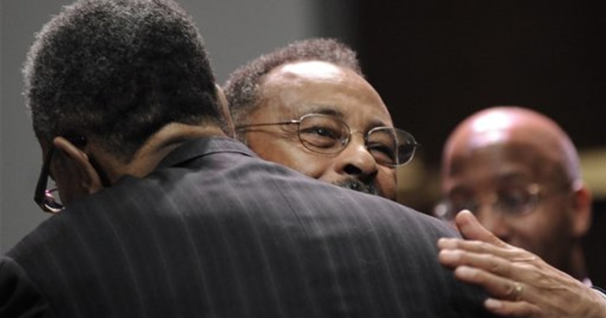 Burris declares he's a senator despite warnings