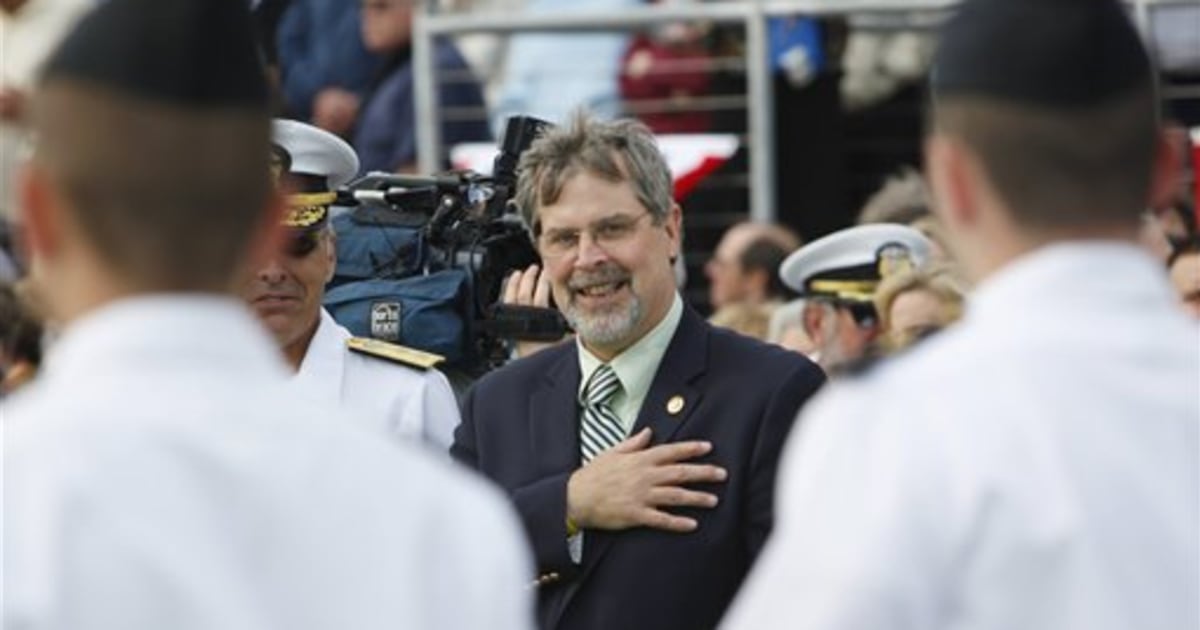 Captain held by pirates honored by alma mater