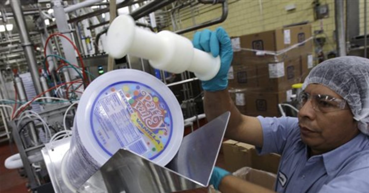 Kroger cranks up store-brand manufacturing