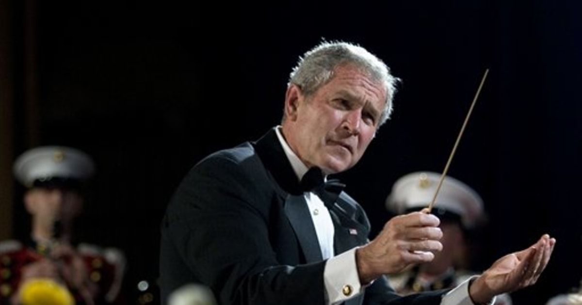 Comedian Bush tweaks candidates at dinner