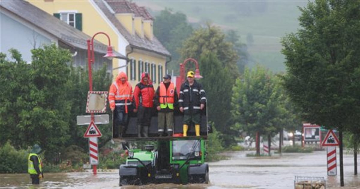 Floods force Vienna museum to move artwork
