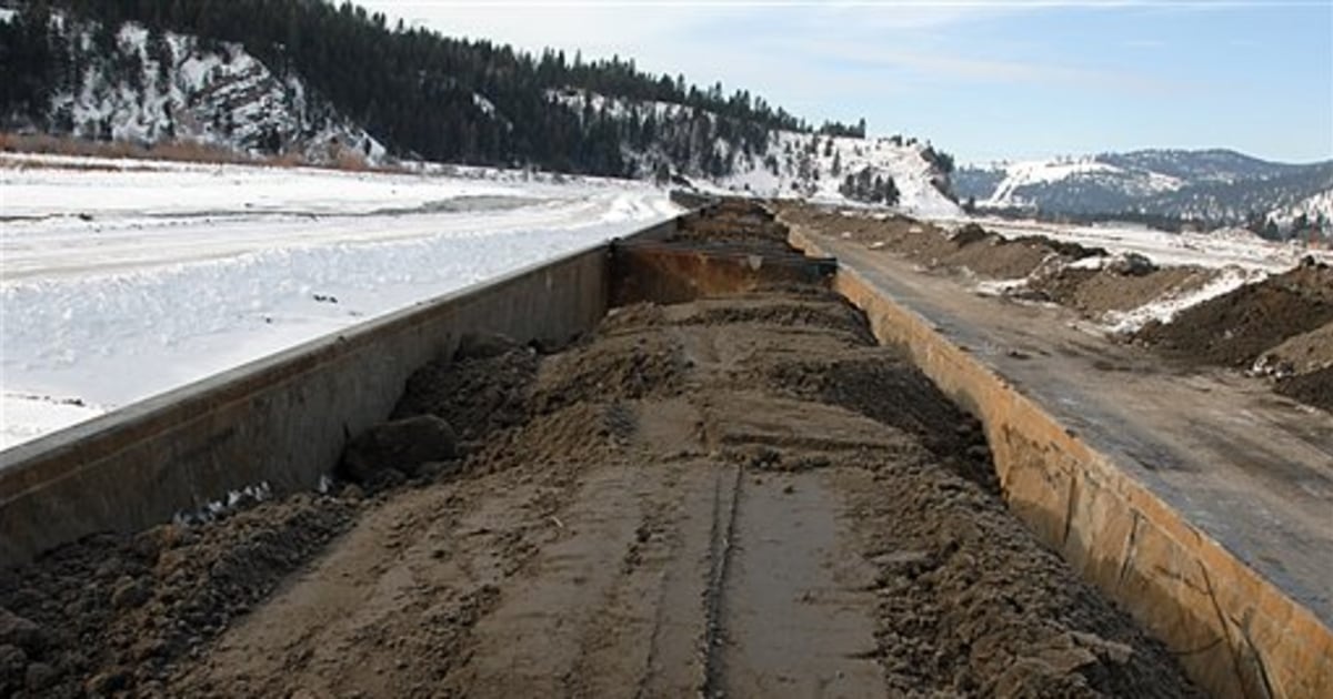Toxic mud is hauled out of Montana town