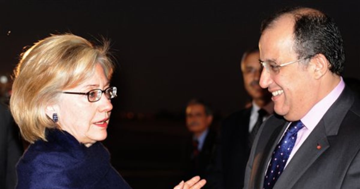 Clinton eases off praise for Israeli offer