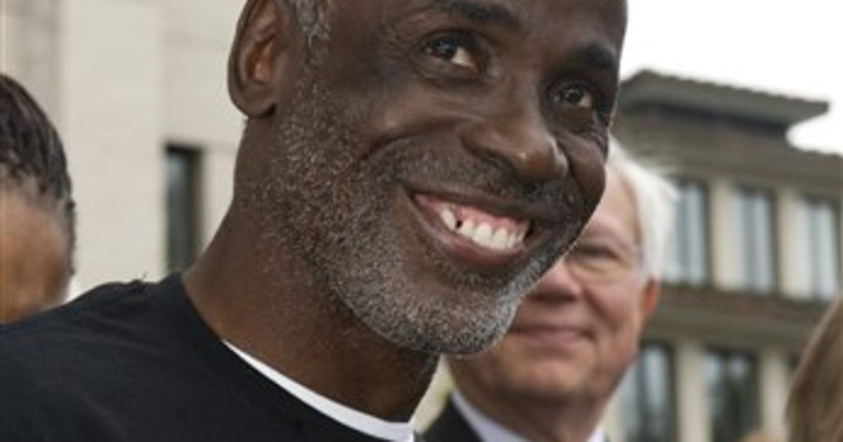 DNA clears Fla. man after 35 years behind bars