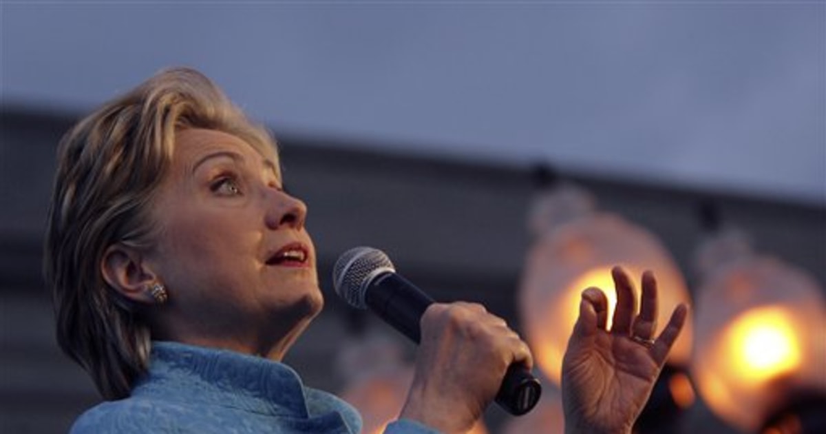 Poll: Clinton leads McCain in matchup