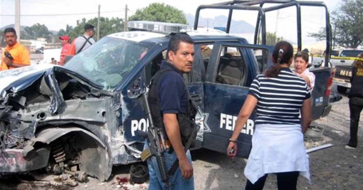 Mexico says 8 killed in attack on prison convoy