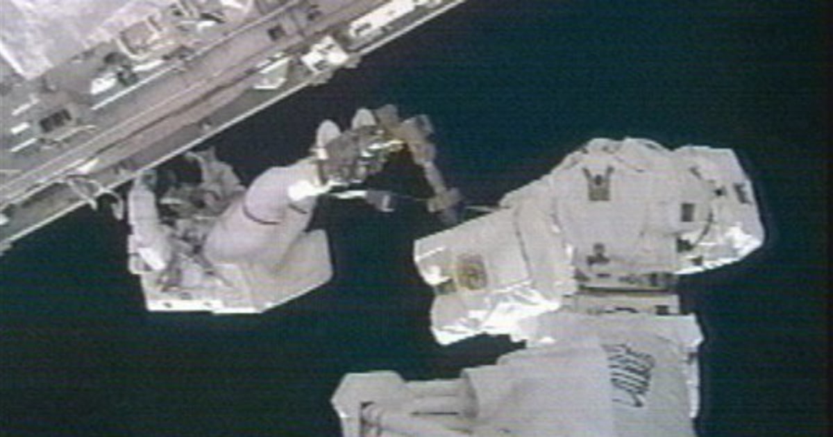 Space station astronauts work on new lab