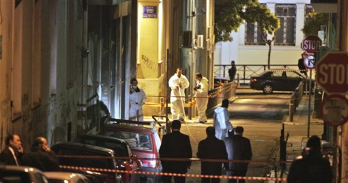 Gunmen seriously wound Greek police officer