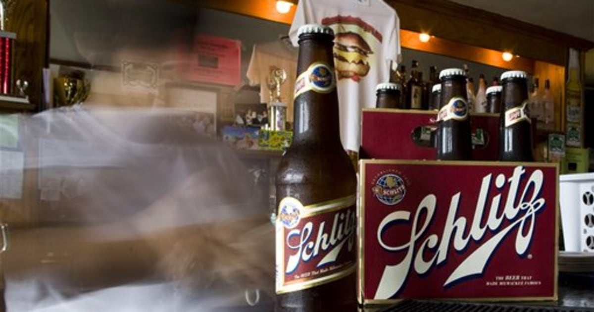 Schlitz returns, drums up nostalgic drinkers