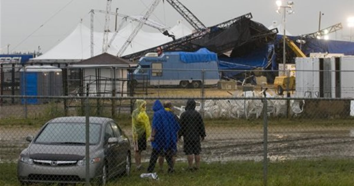 Storm causes deadly stage collapse in Canada