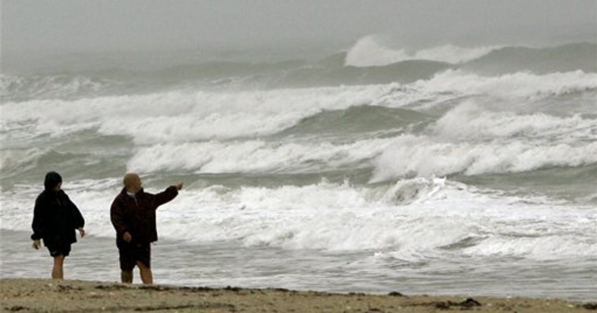 Southeast coast sees high waves, wind