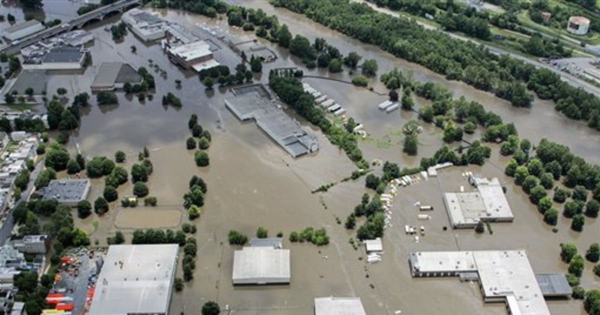 Death toll at least 16 for Northeast floods