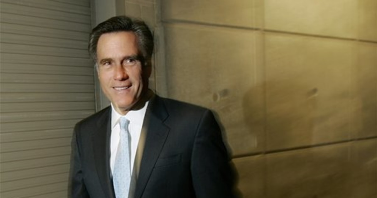 Romney gives money to own campaign