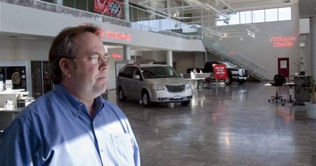 Chrysler’s secrecy makes some dealers anxious