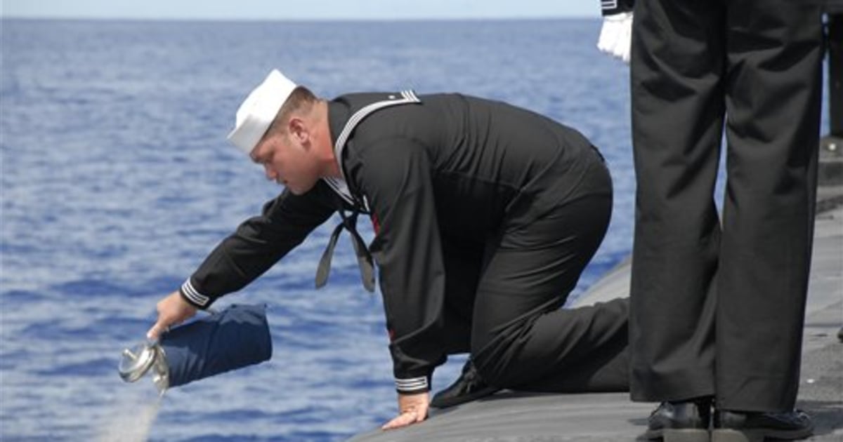 In death, WWII survivor joins shipmates
