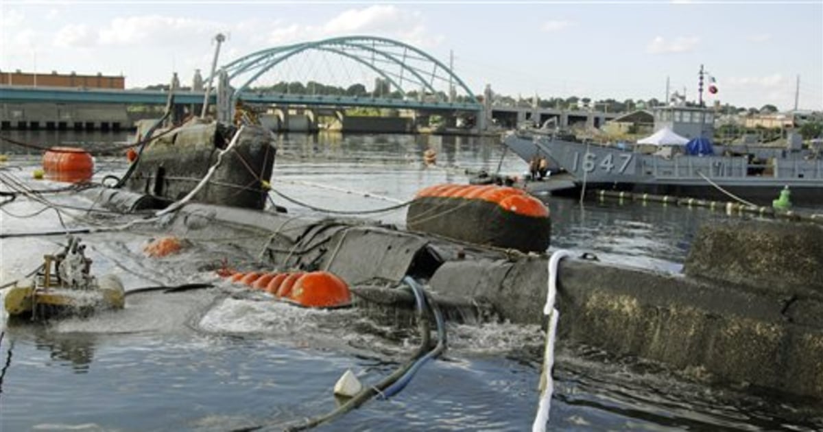 R.I. salvage teams raise sunken Russian sub