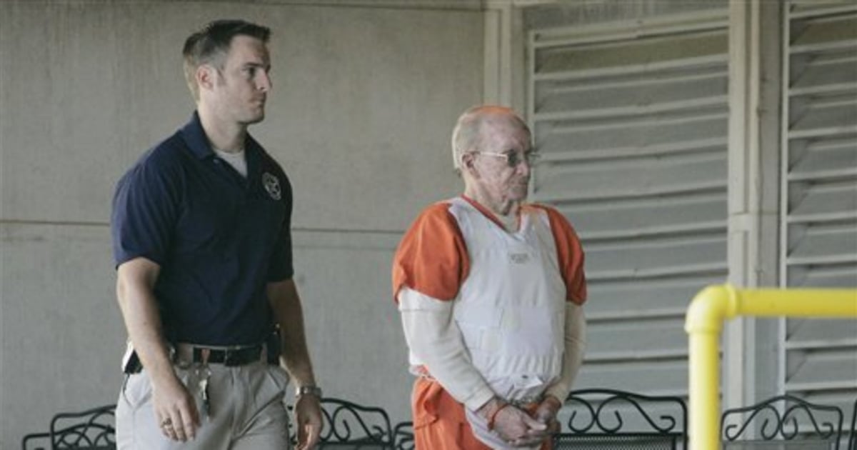 Retired Navy diver tells of finding skull in 1964