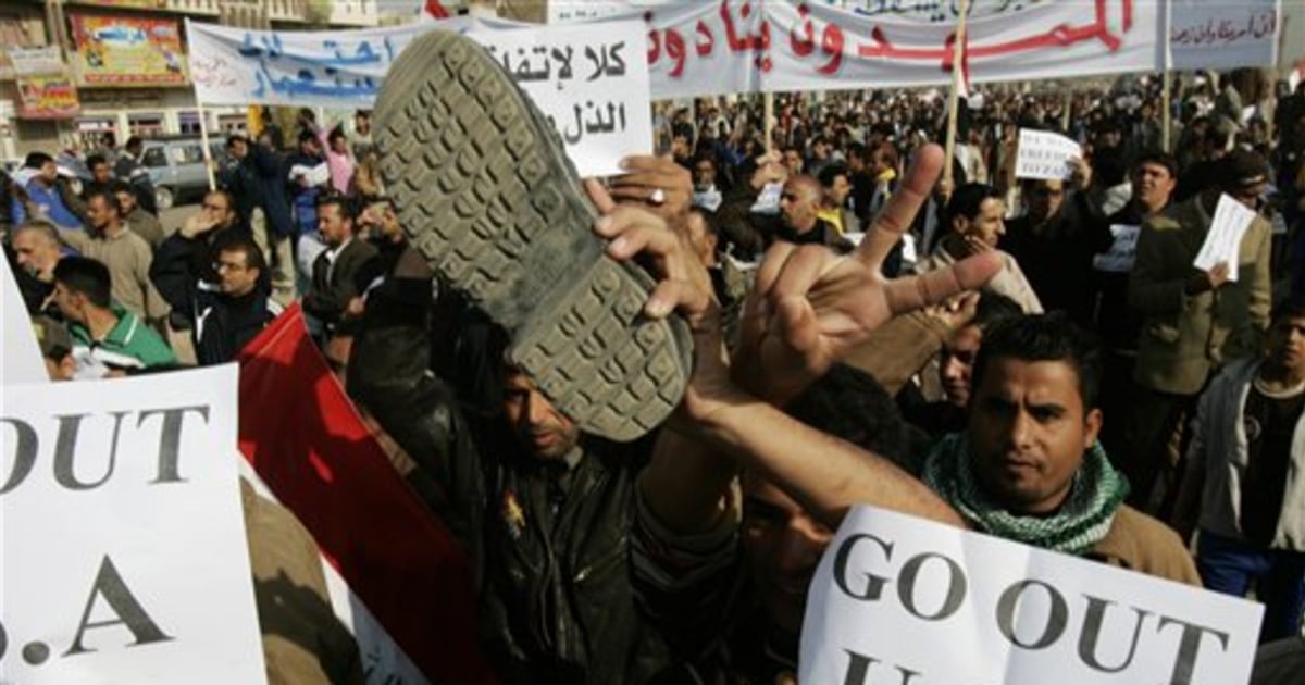 In Mideast, Arabs hail shoe-hurling journalist